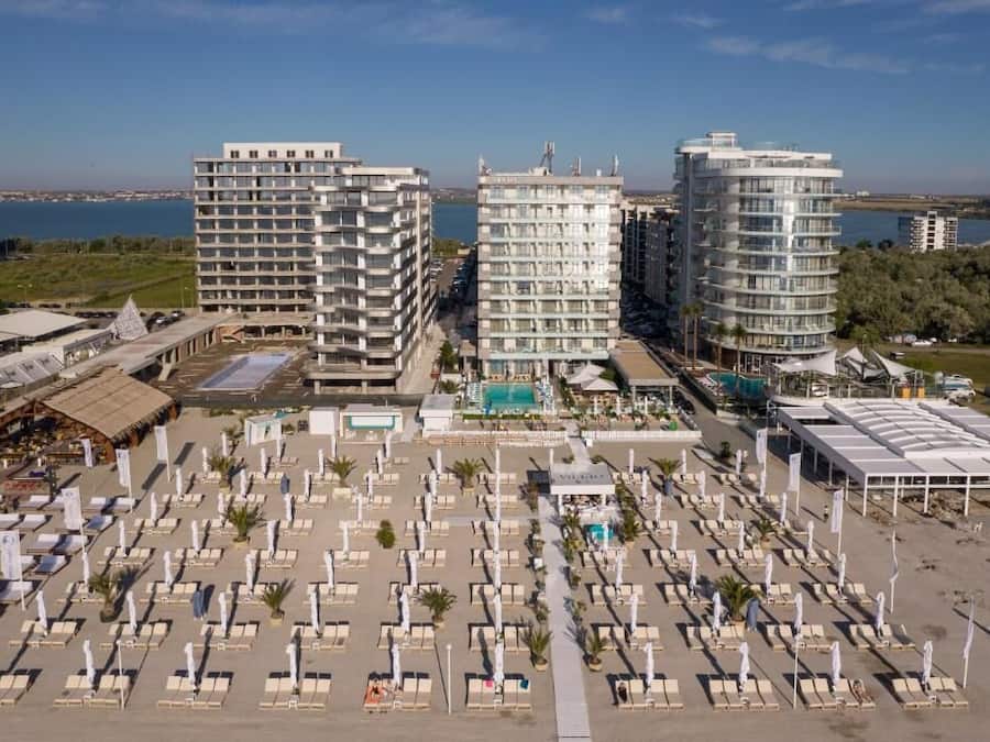 Perto da praia, praia de areia branca