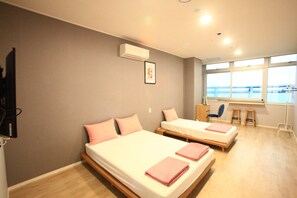 Quarto família | Cofres nos quartos, Wi-Fi de cortesia