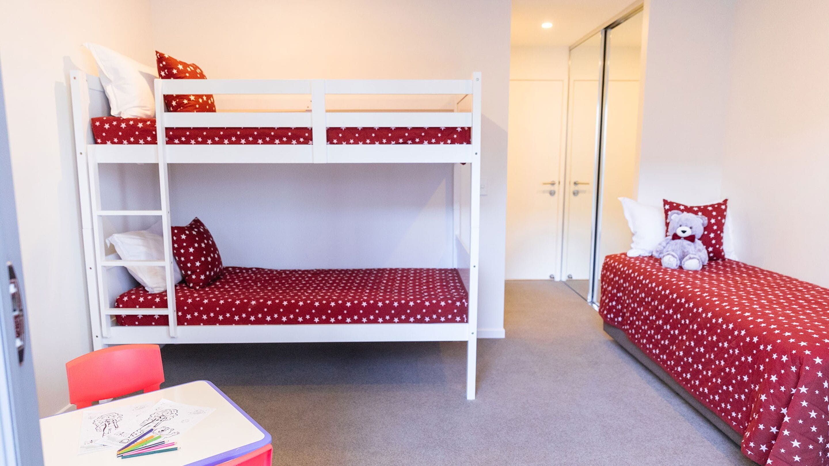 Roupas de cama premium, cofres nos quartos