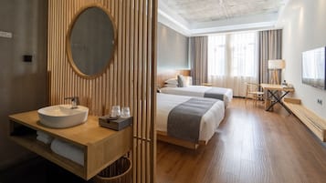 Quarto duplo superluxo | Banheiro | Chuveiro, ducha de hidromassagem, produtos de toalete grátis