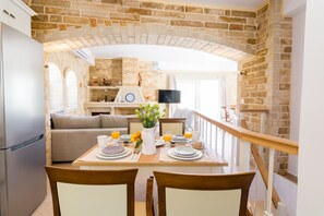 Villa, piscina privativa (Aristidis) | Secretária, quartos insonorizados, ferro/tábua de engomar