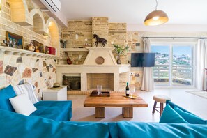 Villa, 2 quartos (Efrosini) | Sala | TV de ecrã plano, leitor de DVD