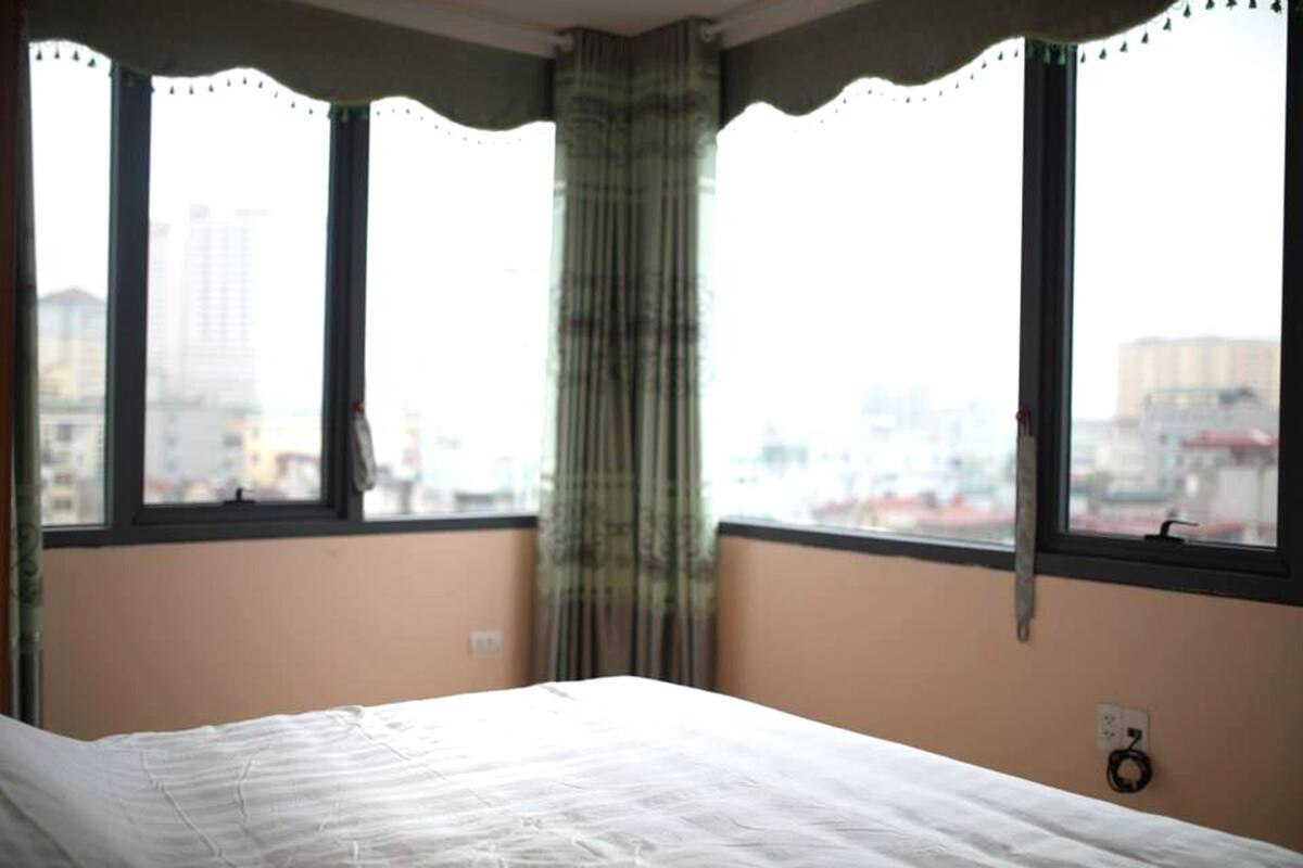 Apartamento, 2 quartos | Roupas de cama premium, cofres nos quartos, escrivaninha