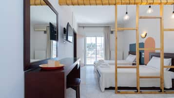 Superior Apartment, Sea View | 1 quarto, cofre com capacidade para portátil