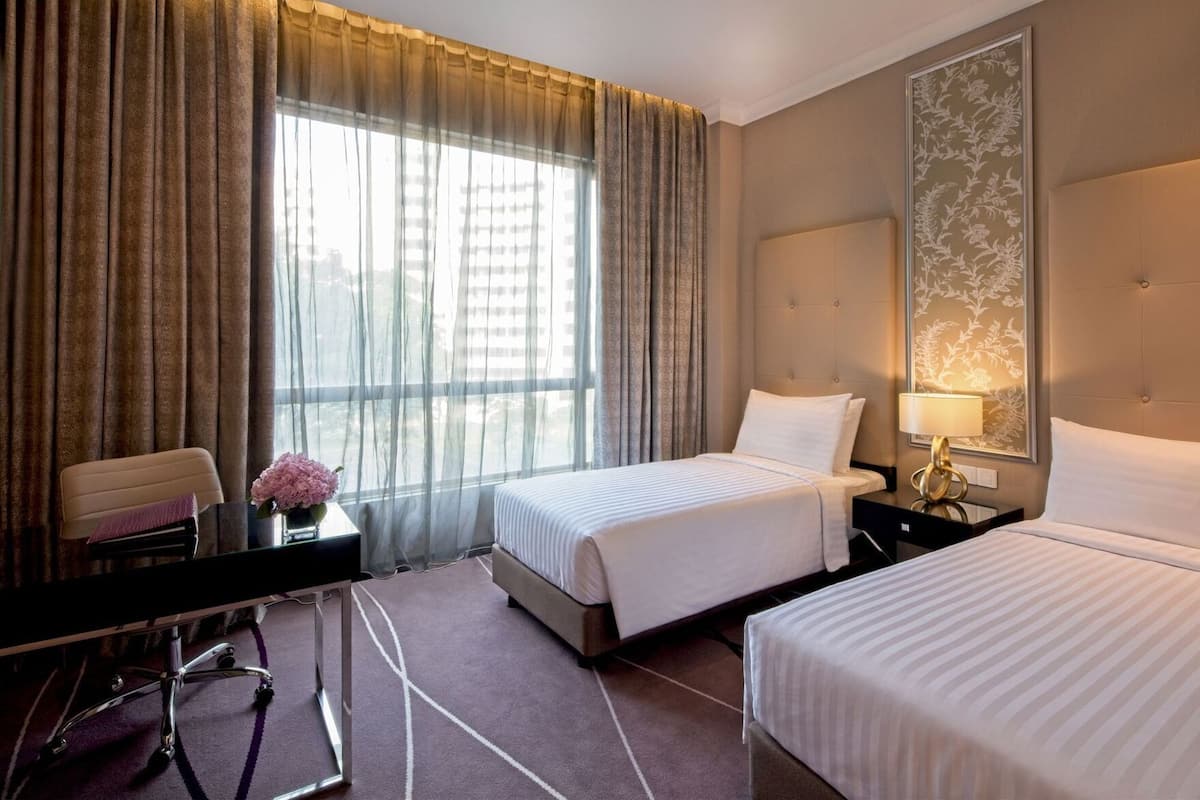 Cofres nos quartos, escrivaninha, espaço de trabalho para notebook