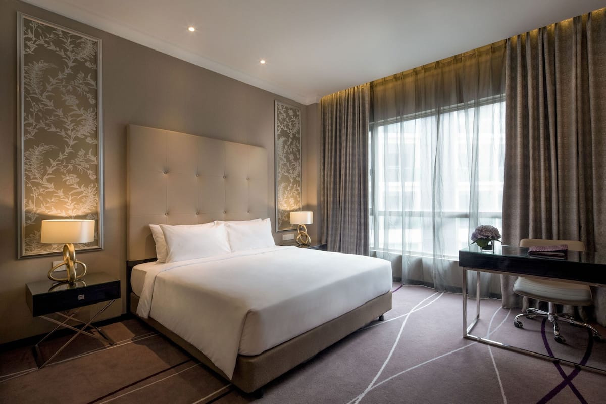 Cofres nos quartos, escrivaninha, espaço de trabalho para notebook