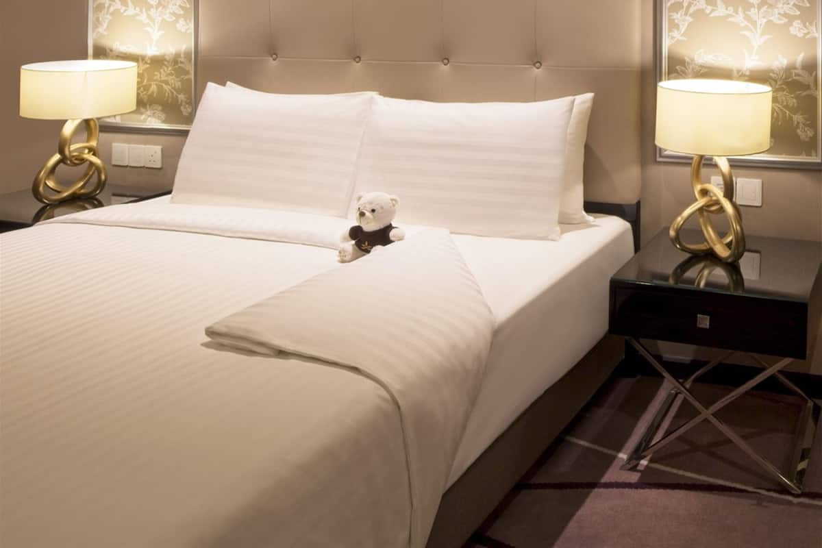 Cofres nos quartos, escrivaninha, espaço de trabalho para notebook