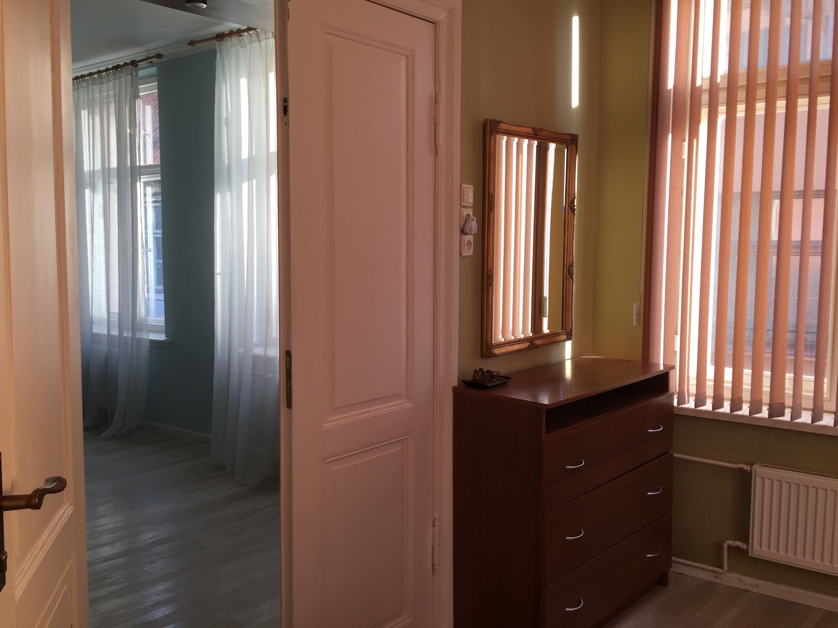 Apartamento, 2 quartos | Sala de estar | TV de ecrã plano, lareira 