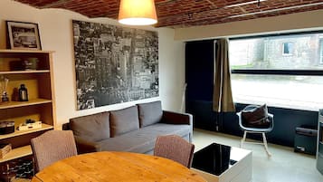 Apartamento Clássico, 1 quarto | Sala de estar | TV de ecrã plano