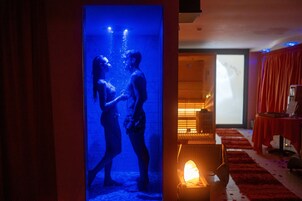 Sauna seca, banheira de hidromassagem, sauna a vapor, massagens
