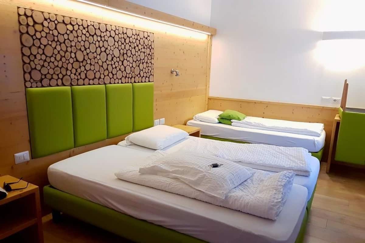 Quarto triplo | Frigobar, cofres nos quartos, escrivaninha, quartos à prova de som