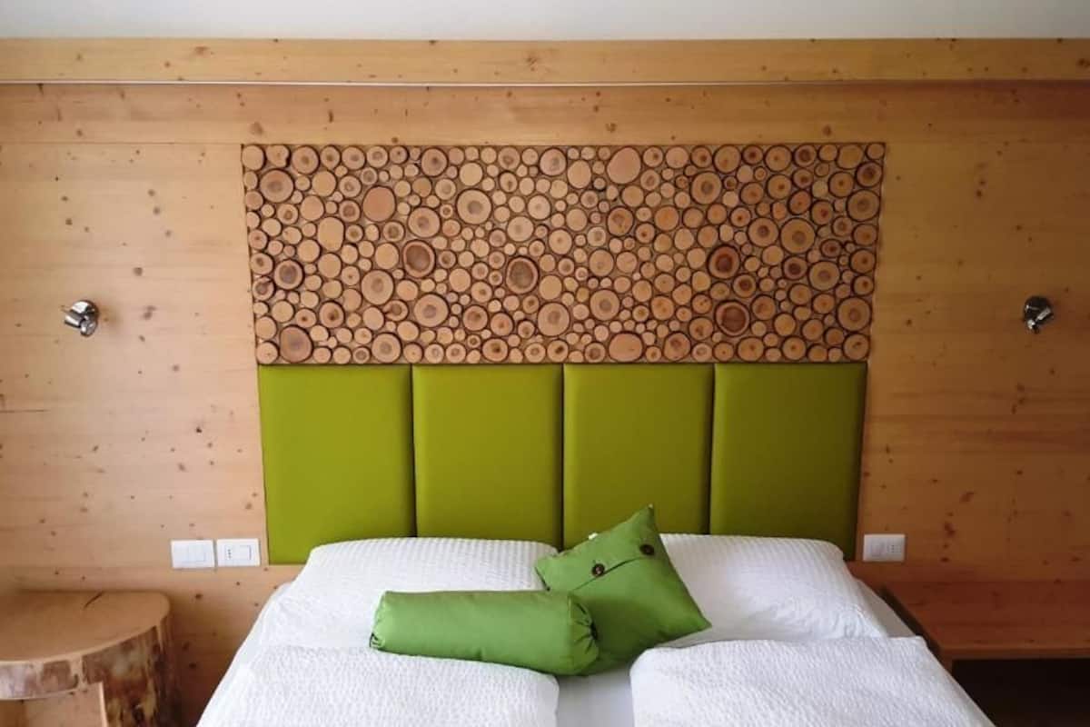 Quarto casal ou duplo | Frigobar, cofres nos quartos, escrivaninha, quartos à prova de som
