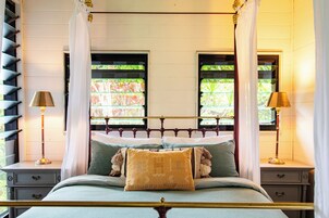 Cabana de Madeira Romântica, 1 quarto, banheira, vista para o jardim | Camas desdobráveis, Wi-fi grátis, roupa de cama fornecida