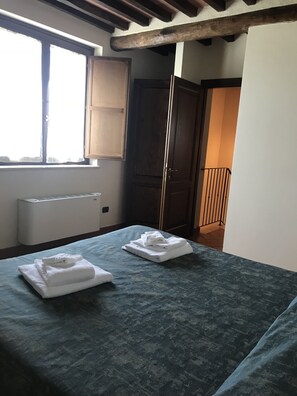 Apartamento, 1 quarto, vista para o lago (Violetta-Camelia) | Berços/camas para crianças, roupa de cama fornecida 