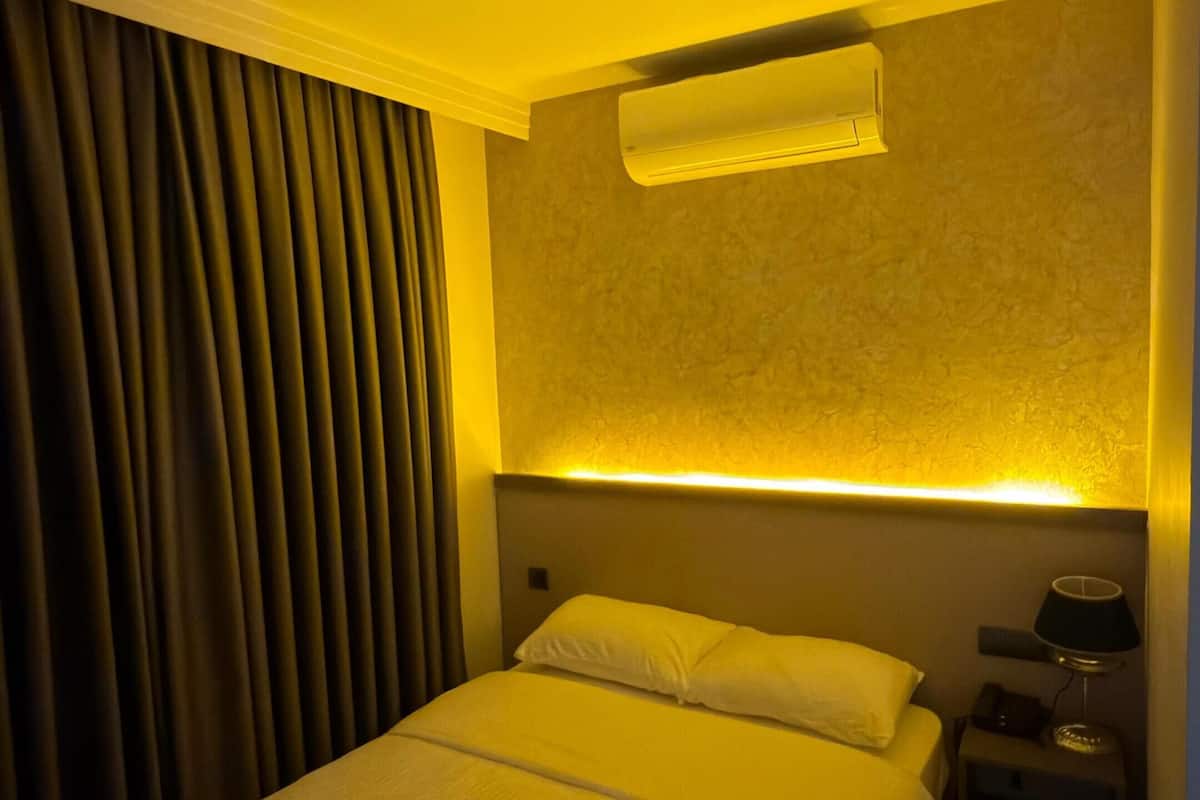 Quarto Individual | Minibar, cofre no quarto, quartos insonorizados, Wi-fi grátis