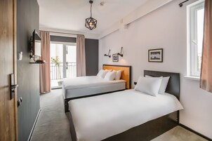 Quarto casal ou duplo família, 1 quarto | Cofres nos quartos, quartos à prova de som, Wi-Fi de cortesia