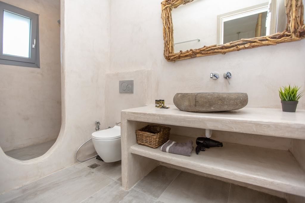 Apartamento Deluxe (for 4) | Casa de banho | Um polibã, um bidé, toalhas fornecidas 