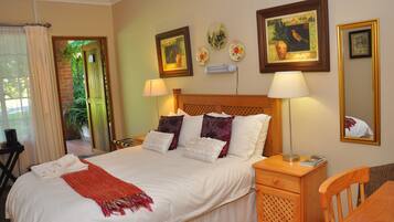 Cofre no quarto, secretária, ferro/tábua de engomar, Wi-fi grátis