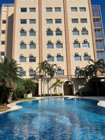Piscina exterior, espreguiçadeiras