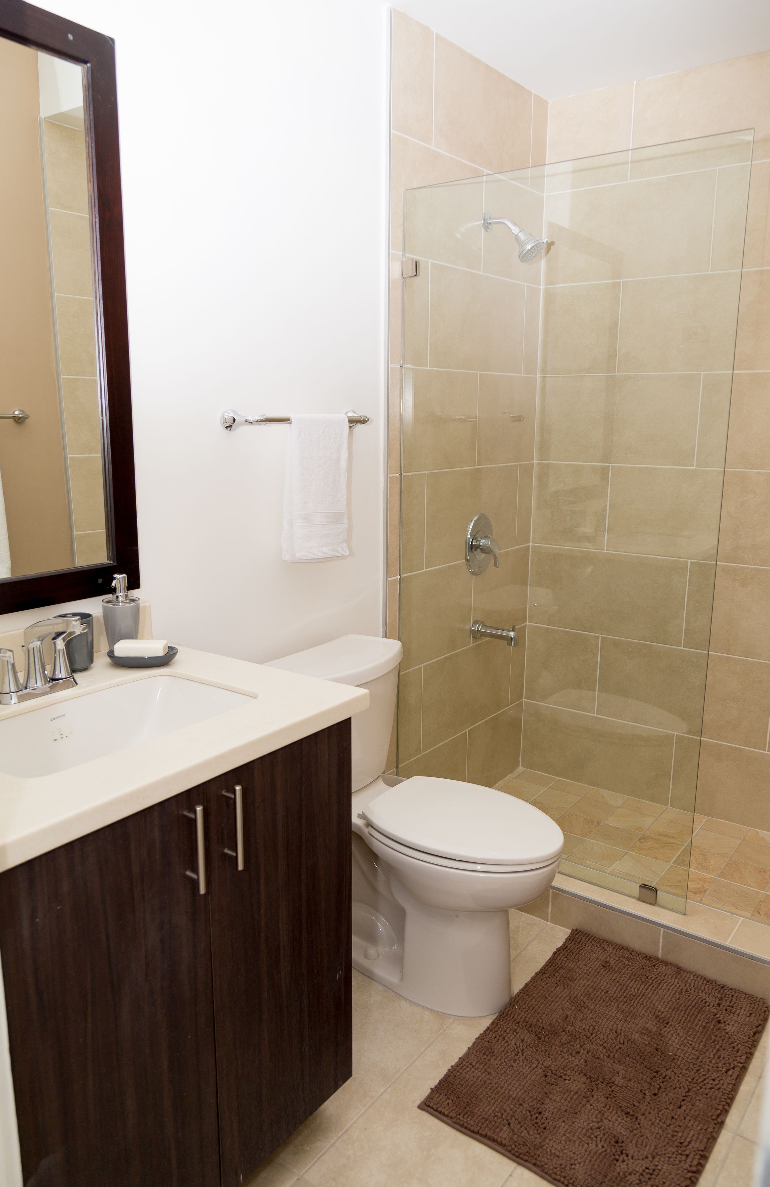 Apartamento de Luxo, 2 quartos, acesso à piscina, Vista para a cidade | Casa de banho | Uma combinação polibã/banheira, artigos de higiene pessoal grátis 