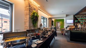 Pequeno-almoço tipo buffet diário incluído