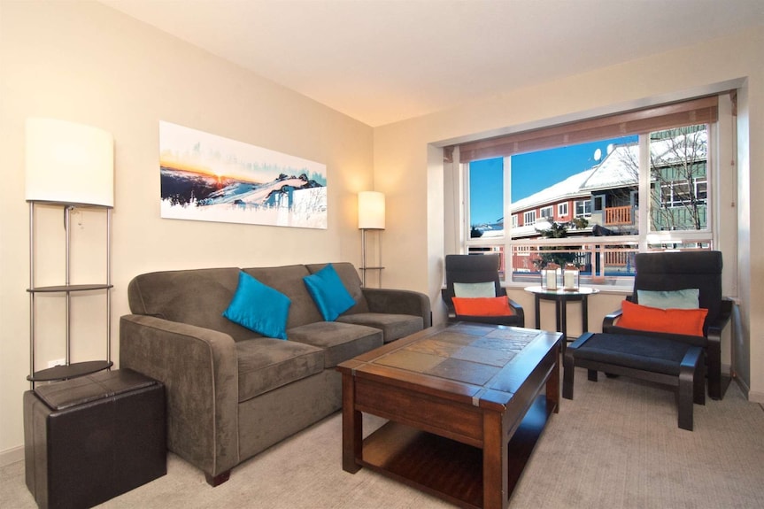 Superb Village Location, Comfortably Renovated And One Free Parking Stall - Whistler