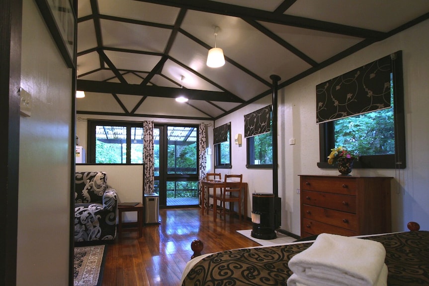 Etna Cottage - Lovely, Private, Corner Spa Bath - Lilydale