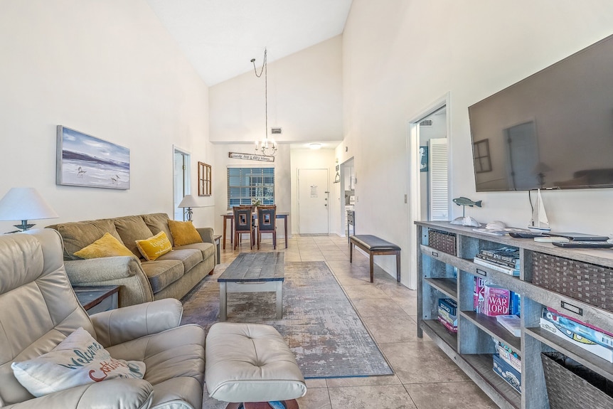 Updated & Open, Sea Woods Veranda. Walking Distance To Beach - Sv227 - New Smyrna Beach, FL