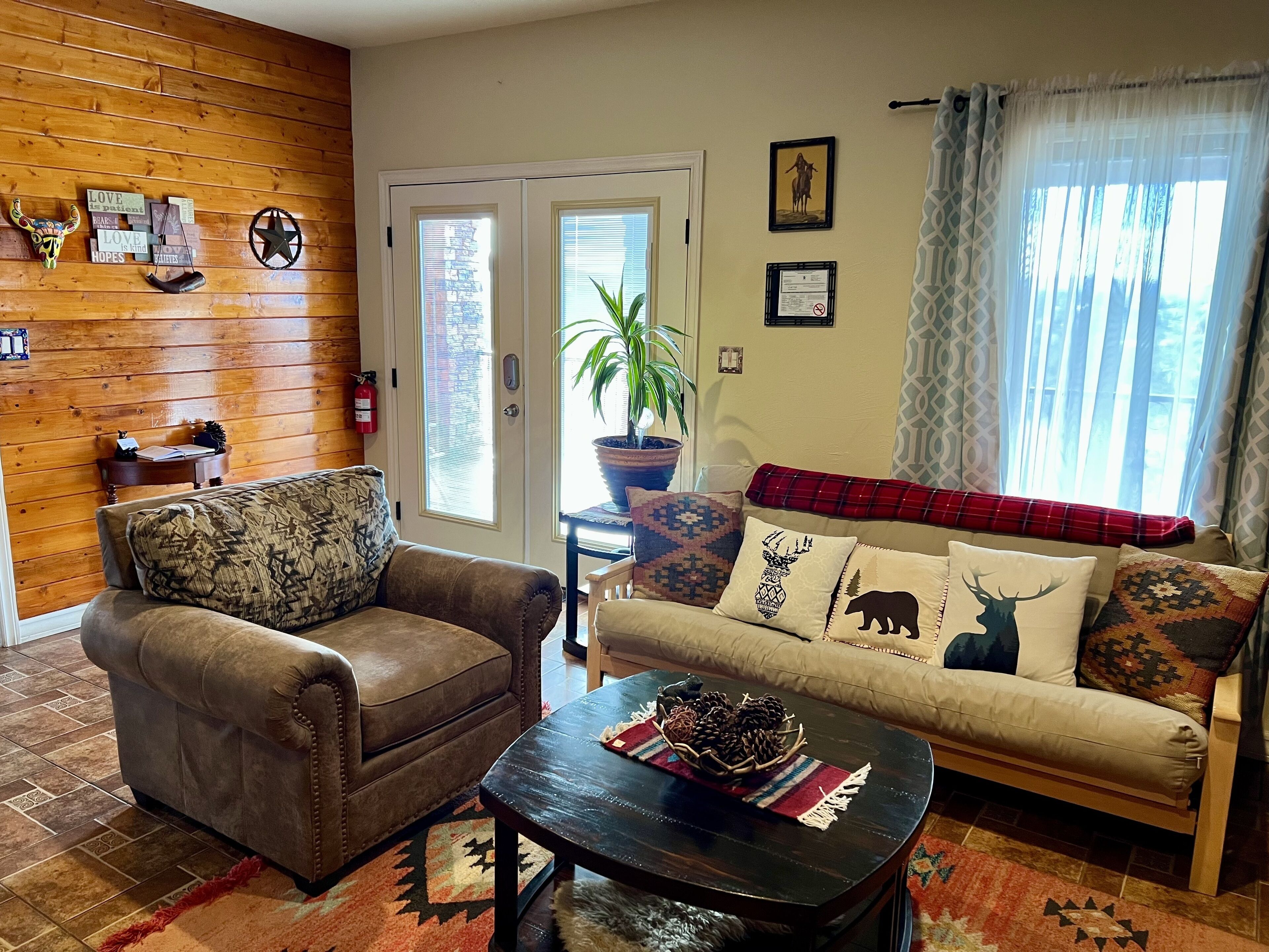 Large 700sft Downstairs Rental.1 Bedroom 1 Bedroom. No Other Guests On Property - New Mexico