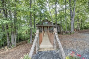 TREE HOUSE on The Farm! - Ashe County | Vrbo