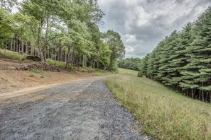 TREE HOUSE on The Farm! - Ashe County | Vrbo