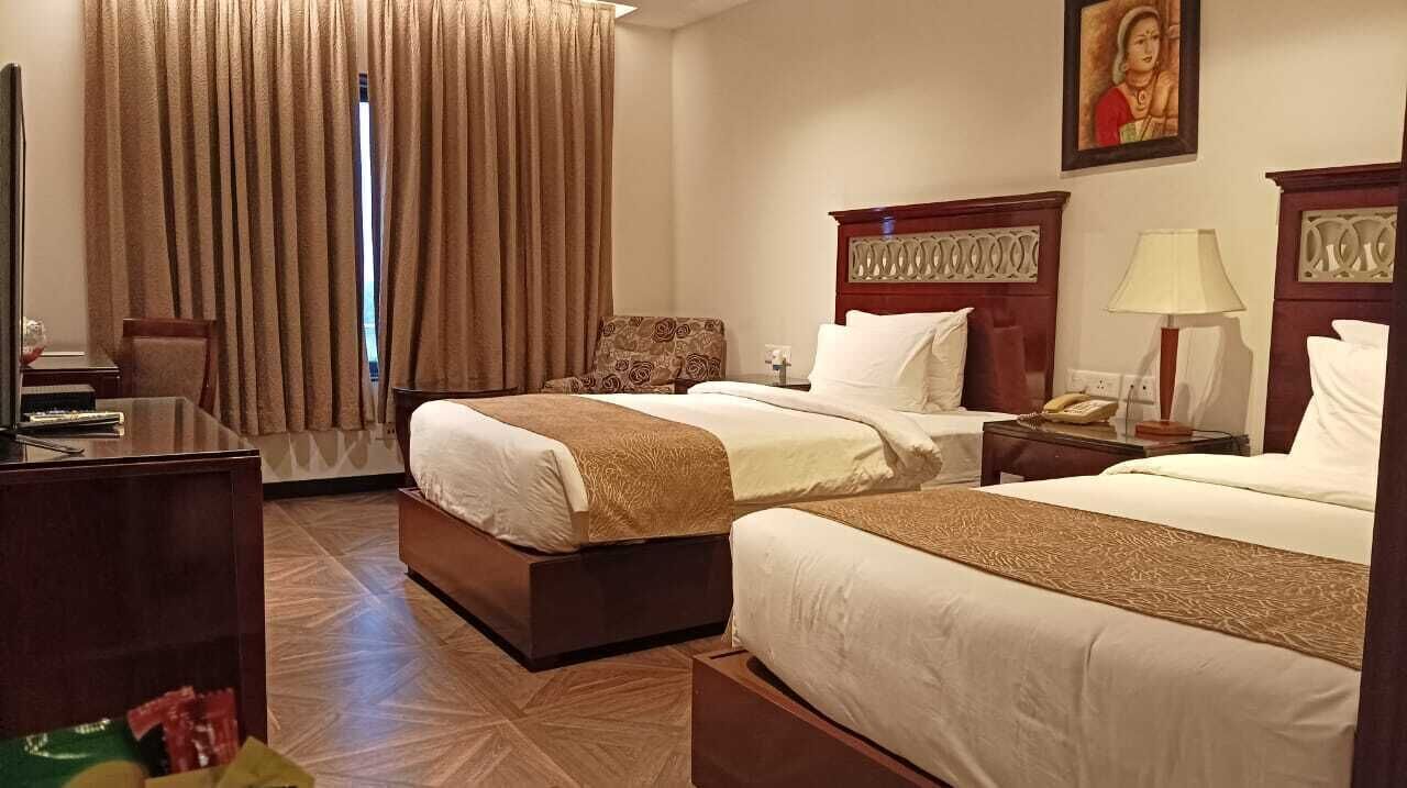 1 quarto, frigobar, cofres nos quartos, ferros/tábuas de passar roupa
