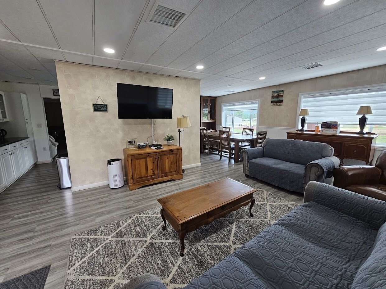 Near Town, Golf & Lake, 3133 Sqft,1.9 Acre, 6 Bd W/4 Kings, 4ba, Game Room, Hvac - Williams, AZ