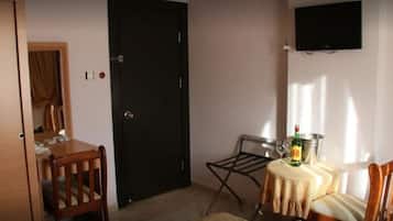 Quarto Duplo ou Twin Standard | Sala de estar | Televisor LCD