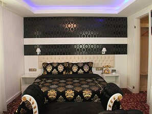 Quarto família | Escrivaninha, quartos à prova de som, Wi-Fi de cortesia, roupa de cama