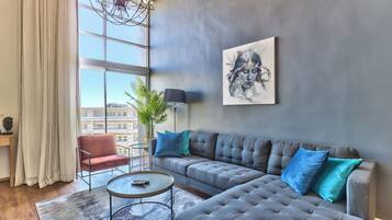 Apartamento, 1 quarto | Área de estar | TV