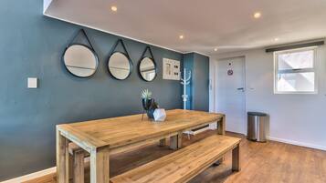 Apartamento, 1 quarto | Área de estar | TV