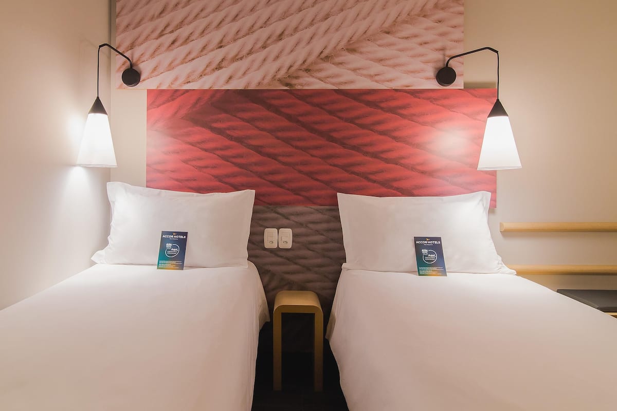 Apartamento Standard, 2 camas individuais | Roupa de alta qualidade, secretária, quartos insonorizados