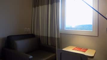 Apartamento Standard, várias camas | Roupa de alta qualidade, secretária, quartos insonorizados