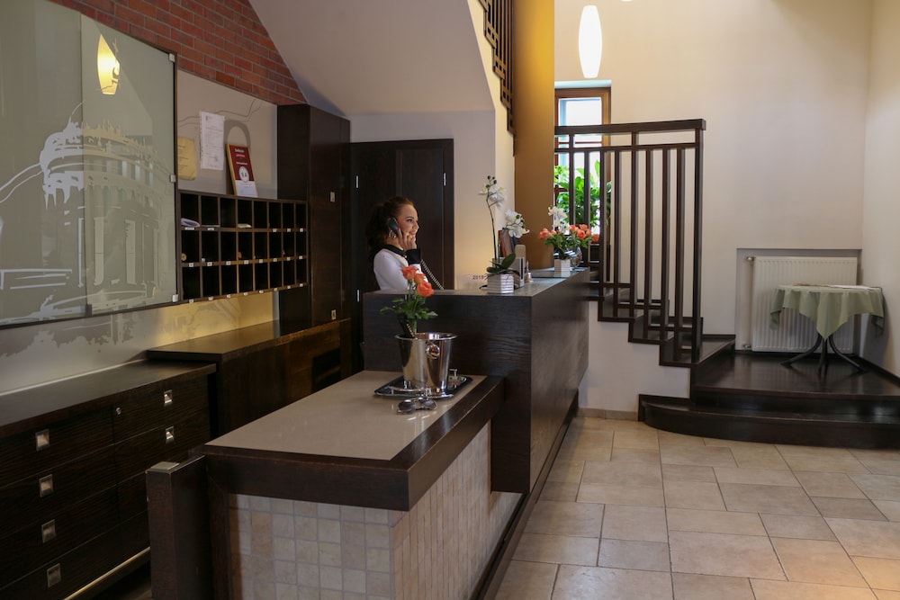 巴兹利卡阿拉特潘兹奥酒店 - 匈牙利