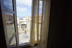 Apartamento, 2 quartos | Vista do quarto