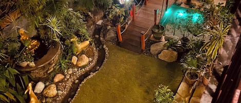 Quarto casal ou duplo luxo, sacada, vista para a montanha | Roupas de cama premium, escrivaninha, espaço de trabalho para notebook