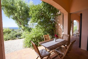 Vila, 2 quartos | Terraço/pátio