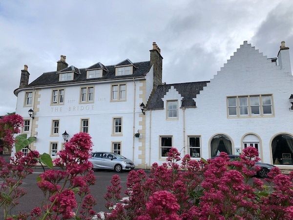 The Bridge Guest House - Helmsdale