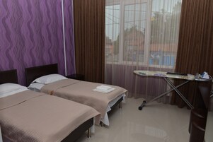 Quarto duplo, vista para a montanha | Comodidades do quarto