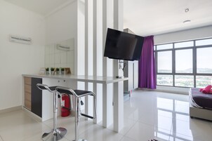 Estúdio, não fumadores | Sala de estar | TV de ecrã plano 