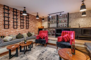 Serve almoço, jantar e happy hour 