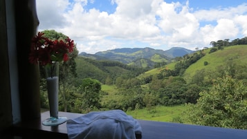 Chalé luxo (Hidro) | Vista do quarto