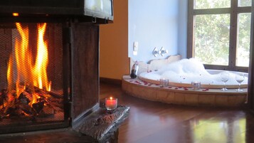 Chalé luxo (Hidro) | Frigobar, camas extras/dobráveis (sobretaxa)