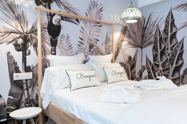 Quarto casal luxo | Cortinas blackout, quartos à prova de som, Wi-Fi de cortesia